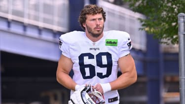 Miami Dolphins verplichten Guard Cole Strange | football-world